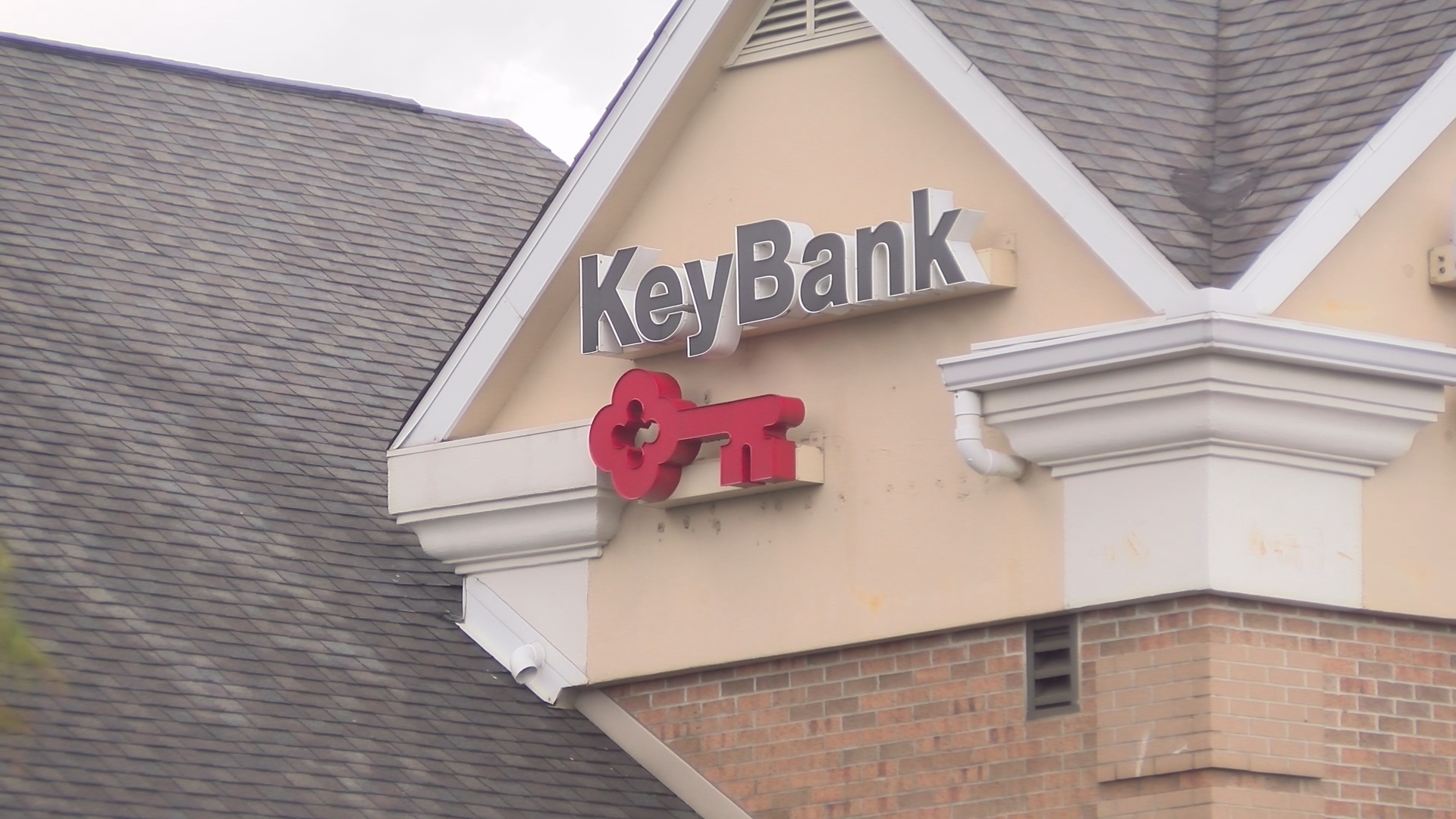 Man Arrested Following Altercation With Bank Employee Over Mask Wearing ...