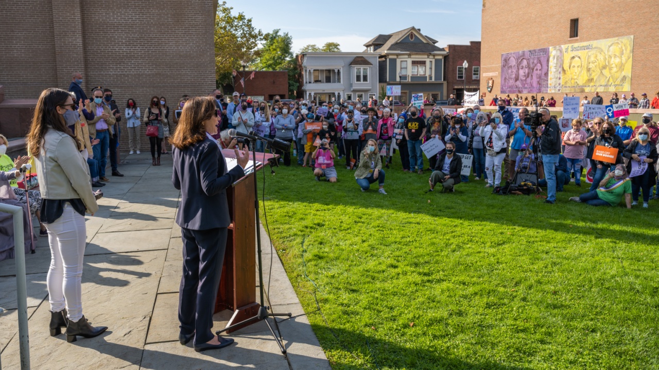 Gov. Hochul Gives A Speech At A Rally For Reproductive Rights – WNY ...